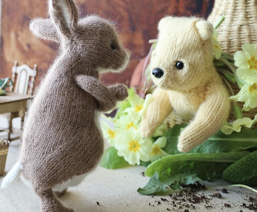 Вязаный спицами кролик Wabbit the Rabbit