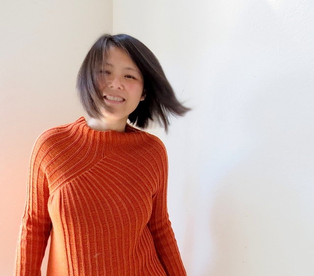 Яркий свитер Season of Persimmons